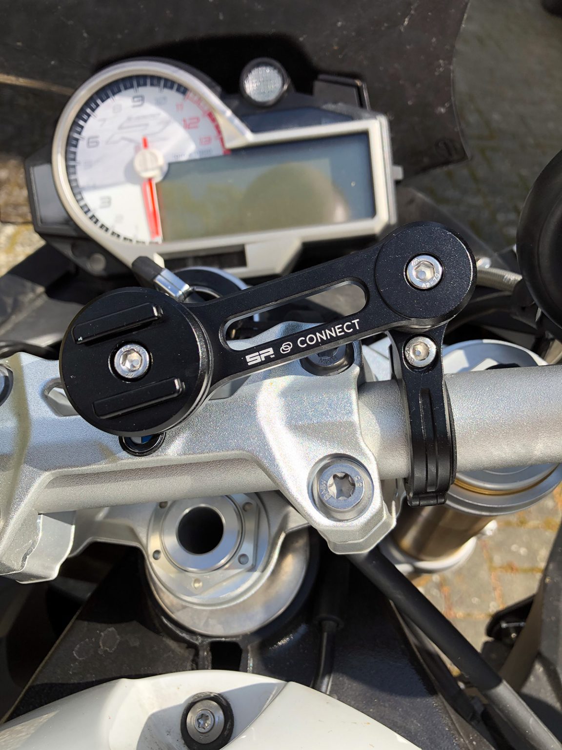 Motorrad Handyhalterung mit Ladefunktion von SP Connect im Test (Moto ...
