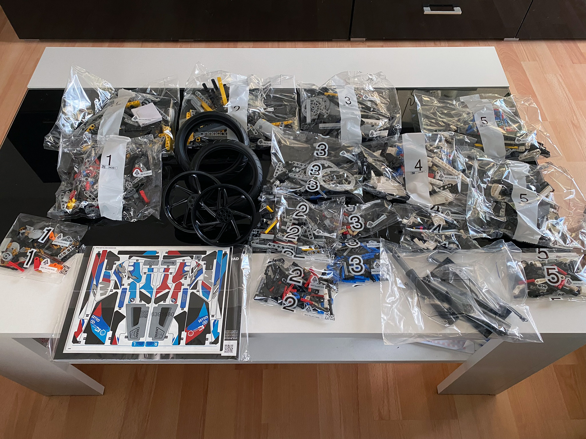 Lego Technic: BMW M1000RR – Der Supersportler aus Bausteinen – Bremspunkt